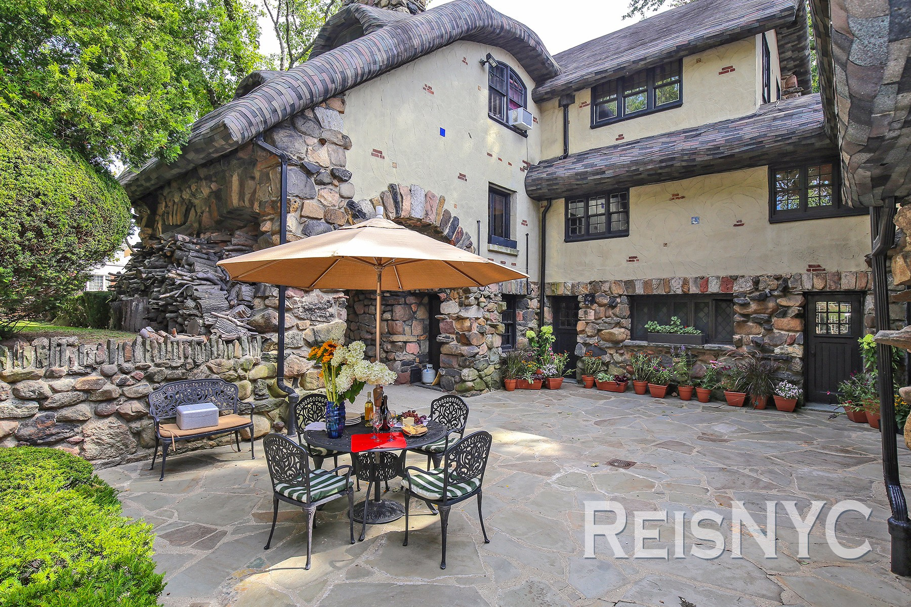 "The Gingerbread House," a Bay Ridge fairy tale mansion, is back on the ...