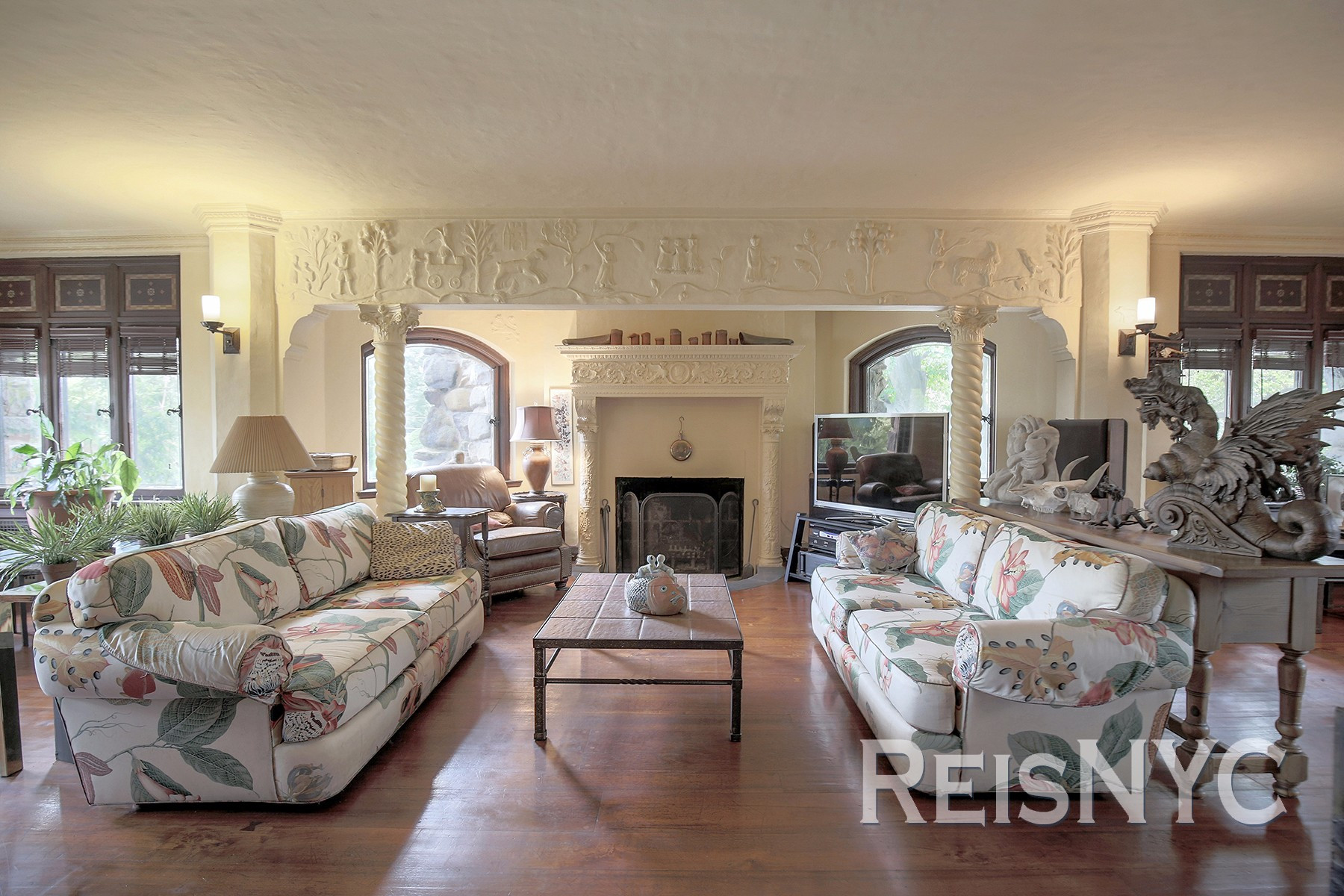 "The Gingerbread House," a Bay Ridge fairy tale mansion, is back on the ...