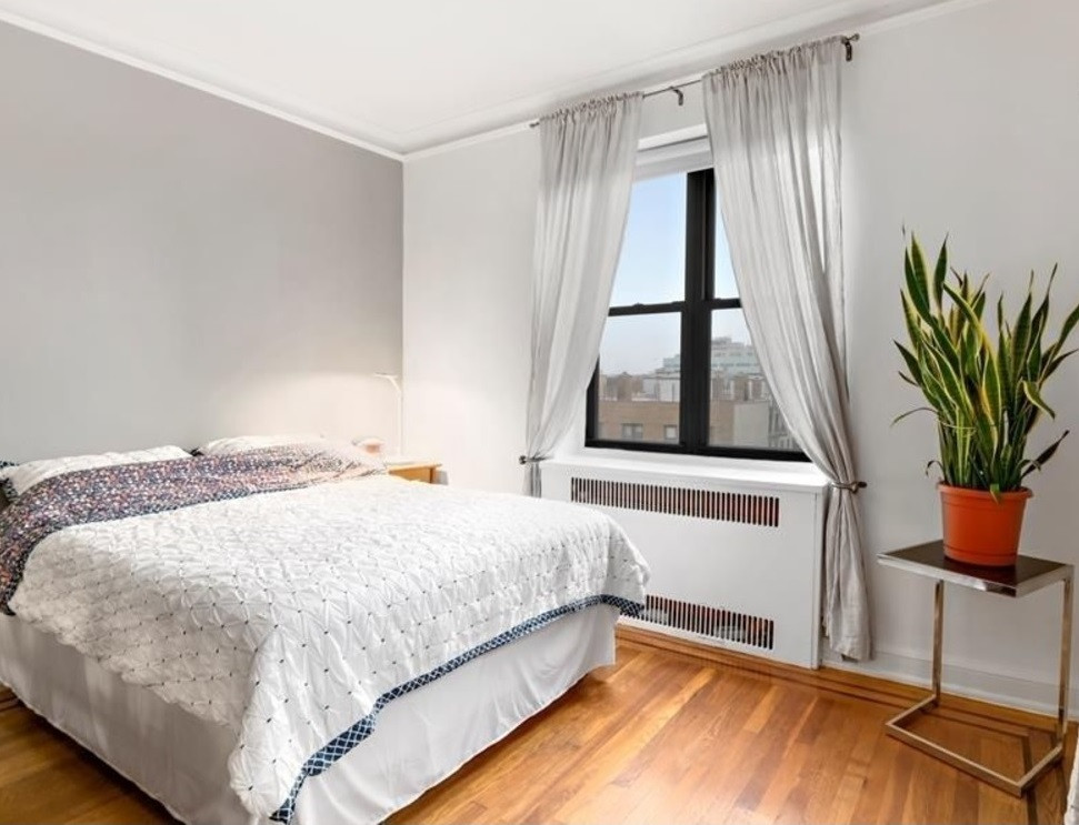An Astoria studio co-op that feels rather roomy—for well under $400,000