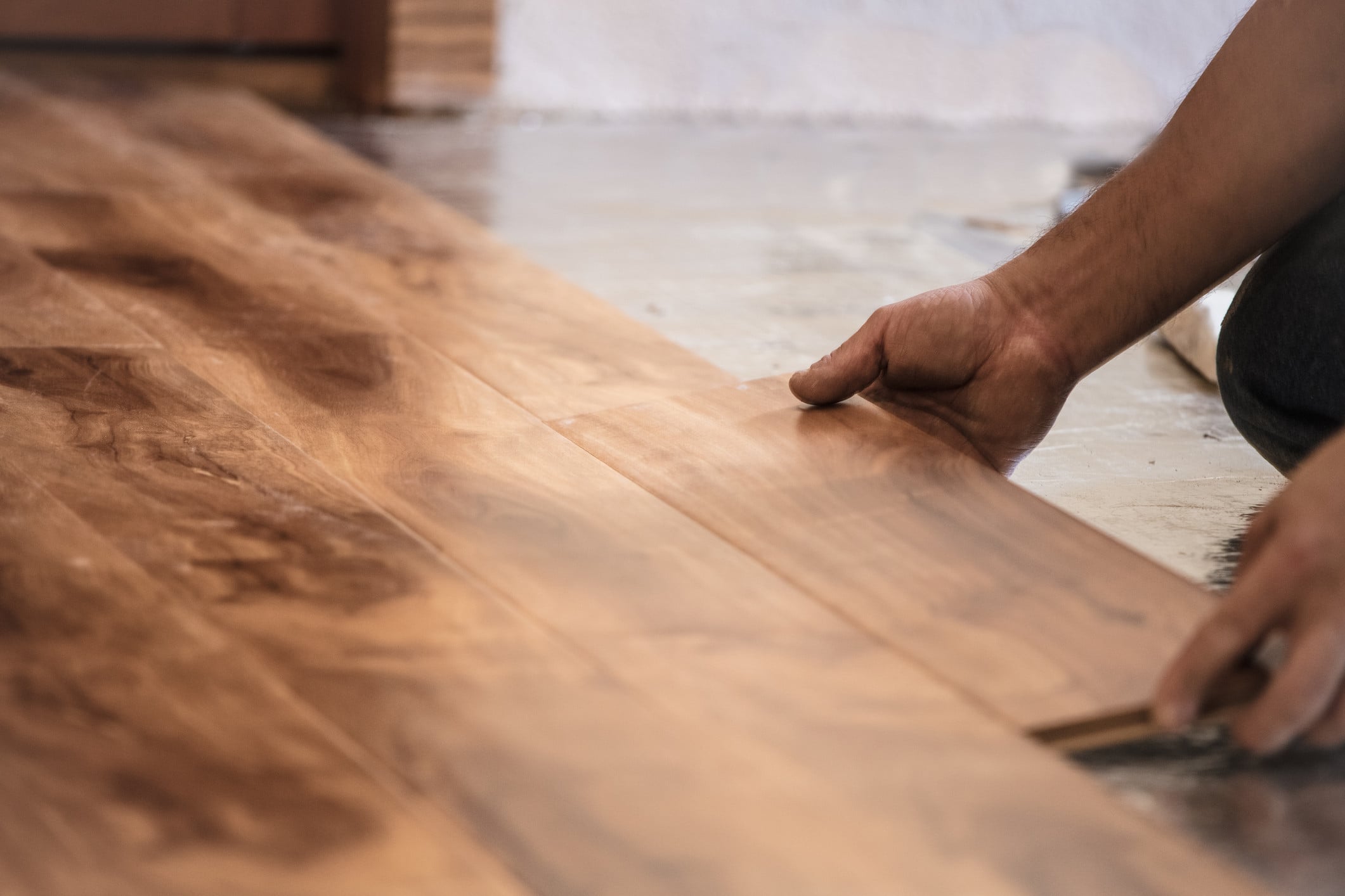 How to fix your apartment's sloping wood floors